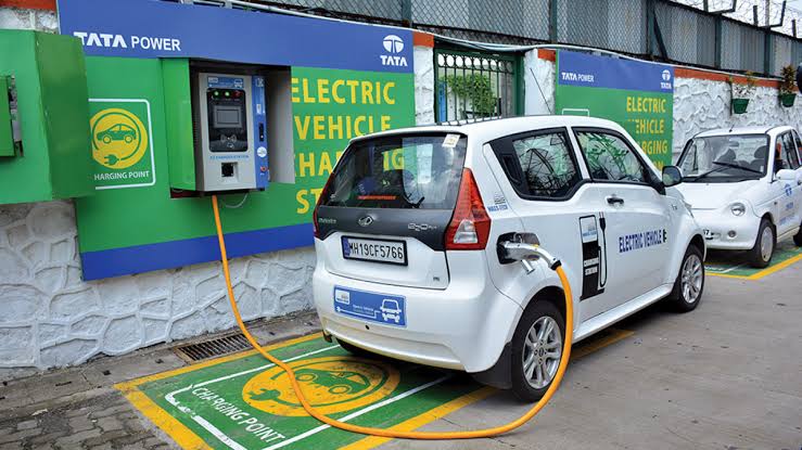 Tata Power sets up 450+ EV charging points across 350 national highways - Logistics Outlook