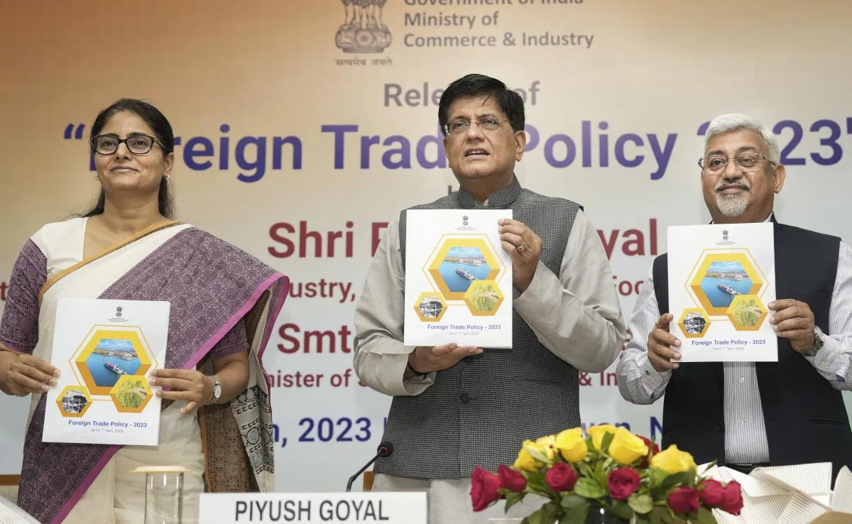 Govt unveils Foreign Trade Policy 2023, seeks to take exports to USD 2 ...